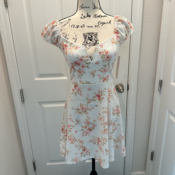 Almost Famous | Dresses | Almost Famous Floral Dress | Poshmark